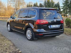 Black Volkswagen Sharan 2011 in Riga, with an engine capacity of 2.00 L and mileage of 179 thousand km for 6900 €, photo 4 on AUTOMOTO.COM.LV