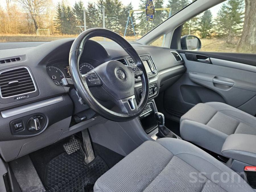 Black Volkswagen Sharan 2011 in Riga, with an engine capacity of 2.00 L and mileage of 179 thousand km for 6900 €, photo 6 on AUTOMOTO.COM.LV