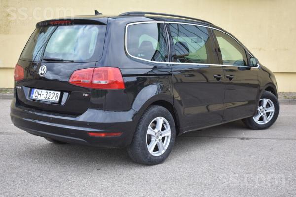 Black Volkswagen Sharan 2011 in Talsi, with an engine capacity of 1.40 L and mileage of 241 thousand km for 7700 €, photo 5 on AUTOMOTO.COM.LV