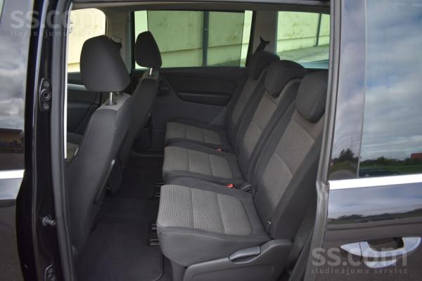 Black Volkswagen Sharan 2011 in Talsi, with an engine capacity of 1.40 L and mileage of 241 thousand km for 7700 €, photo 8 on AUTOMOTO.COM.LV