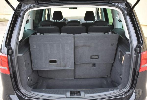 Black Volkswagen Sharan 2011 in Talsi, with an engine capacity of 1.40 L and mileage of 241 thousand km for 7700 €, photo 10 on AUTOMOTO.COM.LV