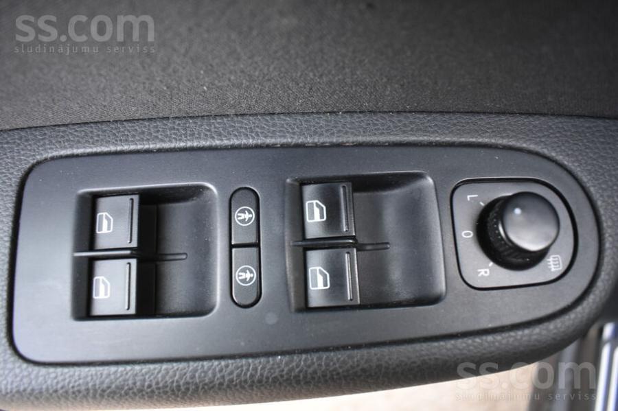 Black Volkswagen Sharan 2011 in Talsi, with an engine capacity of 1.40 L and mileage of 241 thousand km for 7700 €, photo 12 on AUTOMOTO.COM.LV