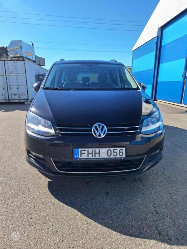 Black Volkswagen Sharan 2011 in Kaunas, with an engine capacity of 1.97 L and mileage of 306 thousand km for 5800 €, photo 3 on AUTOMOTO.COM.LV