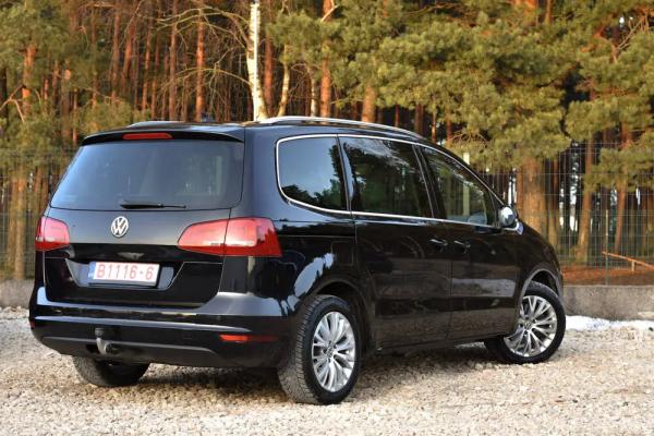 Black Volkswagen Sharan 2011 in Marupe, with an engine capacity of 2.00 L and mileage of 281 thousand km for 6700 €, photo 3 on AUTOMOTO.COM.LV