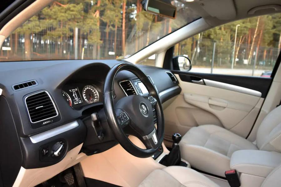 Black Volkswagen Sharan 2011 in Marupe, with an engine capacity of 2.00 L and mileage of 281 thousand km for 6700 €, photo 8 on AUTOMOTO.COM.LV