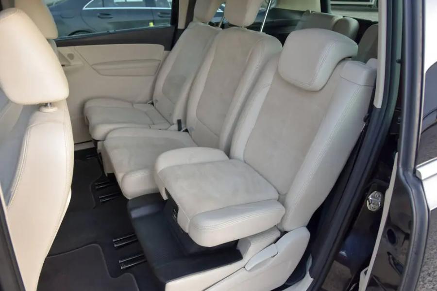 Black Volkswagen Sharan 2011 in Marupe, with an engine capacity of 2.00 L and mileage of 281 thousand km for 6700 €, photo 10 on AUTOMOTO.COM.LV