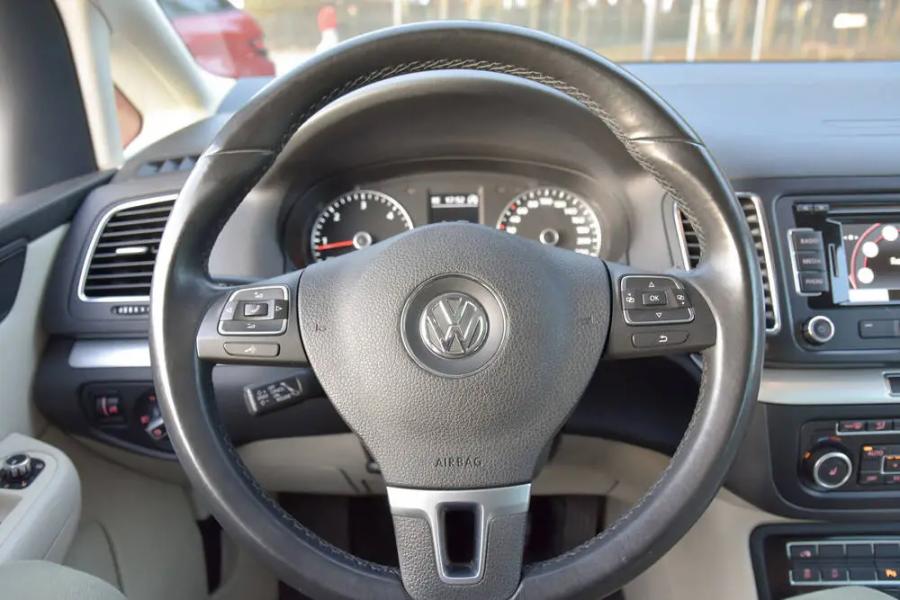 Black Volkswagen Sharan 2011 in Marupe, with an engine capacity of 2.00 L and mileage of 281 thousand km for 6700 €, photo 12 on AUTOMOTO.COM.LV