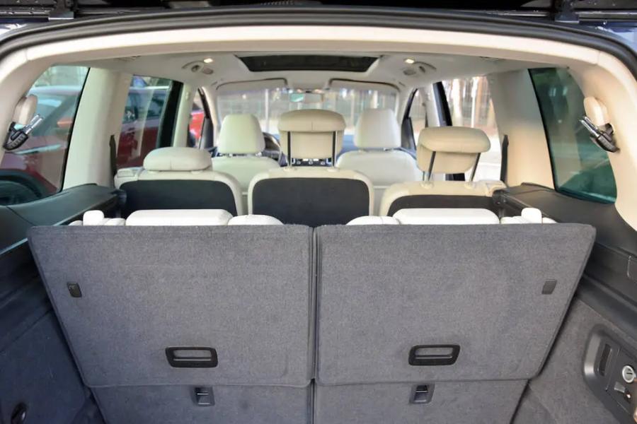 Black Volkswagen Sharan 2011 in Marupe, with an engine capacity of 2.00 L and mileage of 281 thousand km for 6700 €, photo 16 on AUTOMOTO.COM.LV