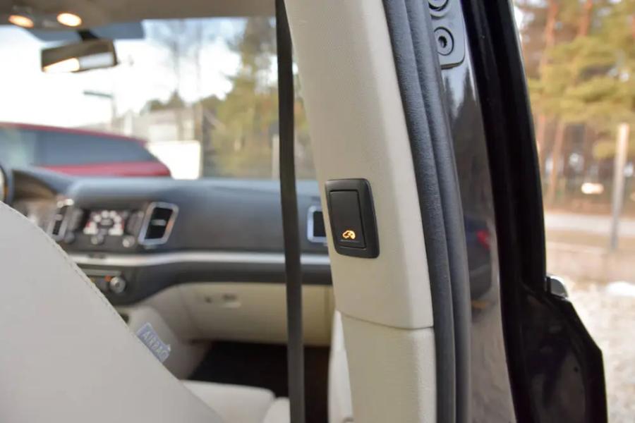 Black Volkswagen Sharan 2011 in Marupe, with an engine capacity of 2.00 L and mileage of 281 thousand km for 6700 €, photo 19 on AUTOMOTO.COM.LV