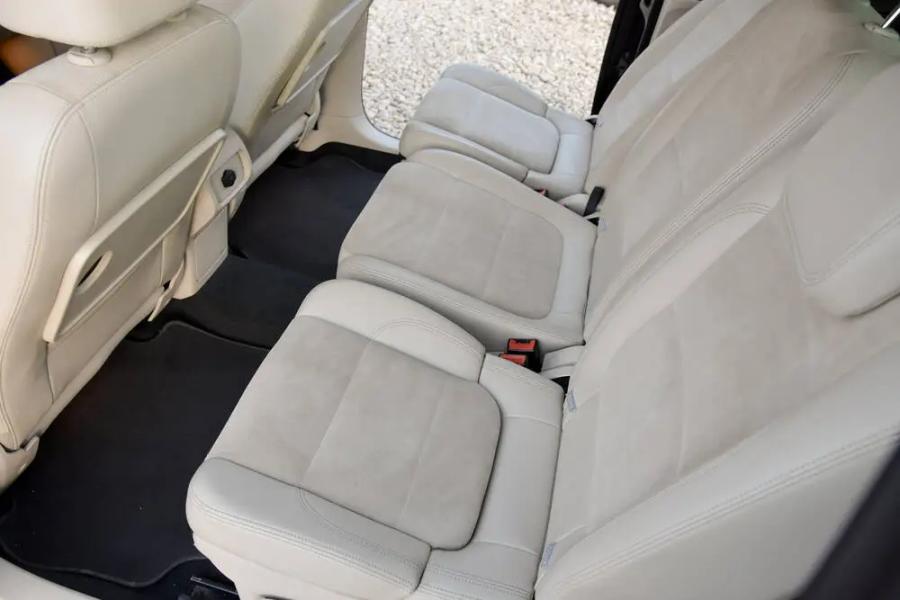Black Volkswagen Sharan 2011 in Marupe, with an engine capacity of 2.00 L and mileage of 281 thousand km for 6700 €, photo 21 on AUTOMOTO.COM.LV