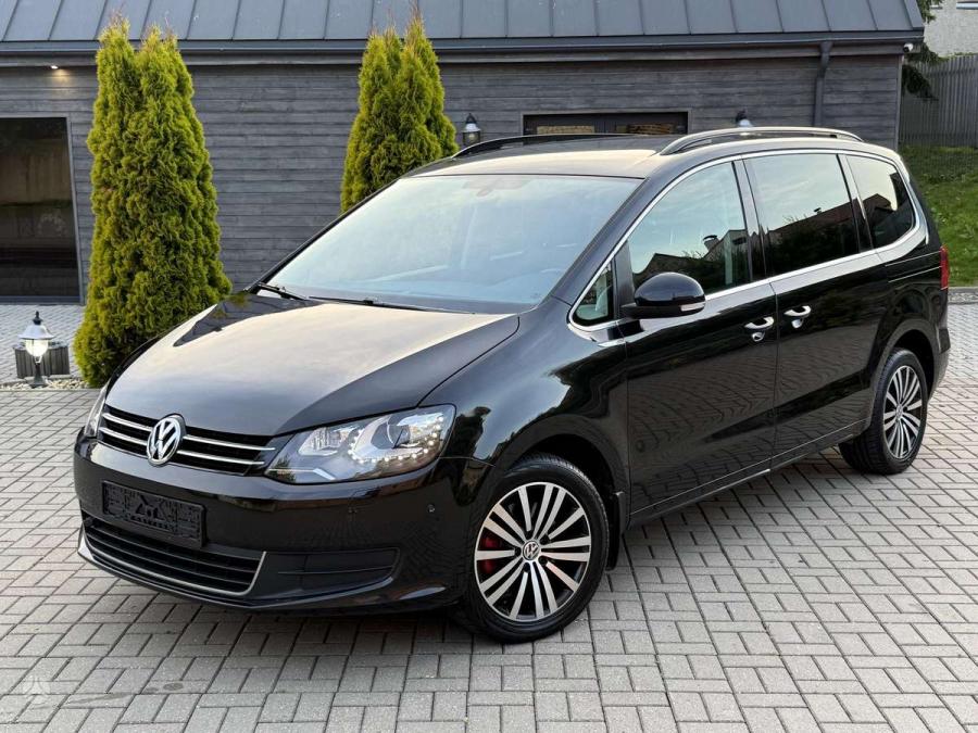Black Volkswagen Sharan 2011 in Kedainiai, with an engine capacity of 1.97 L and mileage of 295 thousand km for 7950 €, photo 3 on AUTOMOTO.COM.LV