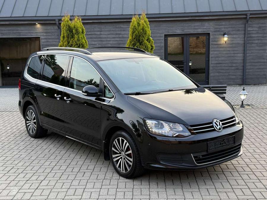 Black Volkswagen Sharan 2011 in Kedainiai, with an engine capacity of 1.97 L and mileage of 295 thousand km for 7950 €, photo 4 on AUTOMOTO.COM.LV