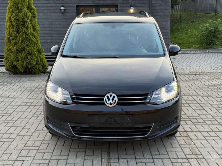 Black Volkswagen Sharan 2011 in Kedainiai, with an engine capacity of 1.97 L and mileage of 295 thousand km for 7950 €, photo 6 on AUTOMOTO.COM.LV