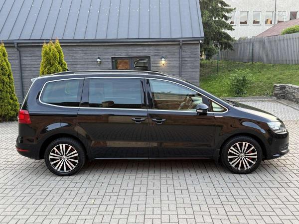Black Volkswagen Sharan 2011 in Kedainiai, with an engine capacity of 1.97 L and mileage of 295 thousand km for 7950 €, photo 7 on AUTOMOTO.COM.LV