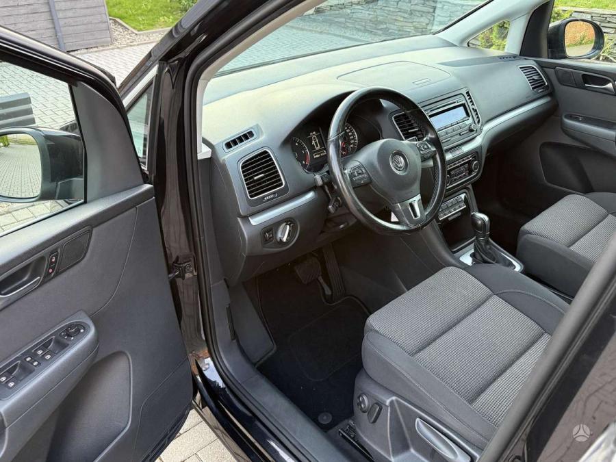 Black Volkswagen Sharan 2011 in Kedainiai, with an engine capacity of 1.97 L and mileage of 295 thousand km for 7950 €, photo 15 on AUTOMOTO.COM.LV
