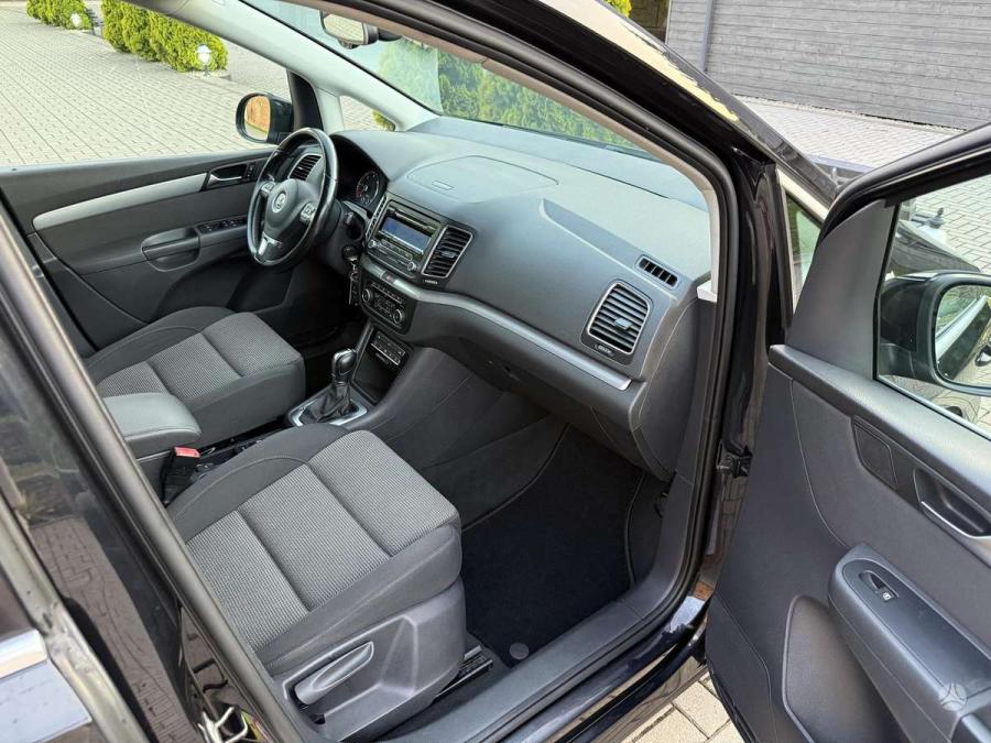 Black Volkswagen Sharan 2011 in Kedainiai, with an engine capacity of 1.97 L and mileage of 295 thousand km for 7950 €, photo 16 on AUTOMOTO.COM.LV