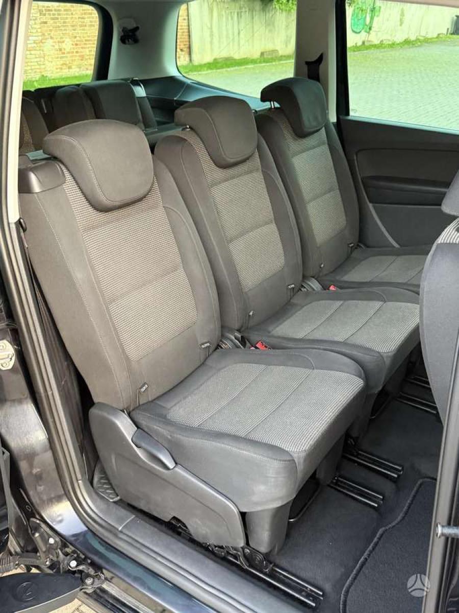 Black Volkswagen Sharan 2011 in Kedainiai, with an engine capacity of 1.97 L and mileage of 295 thousand km for 7950 €, photo 19 on AUTOMOTO.COM.LV
