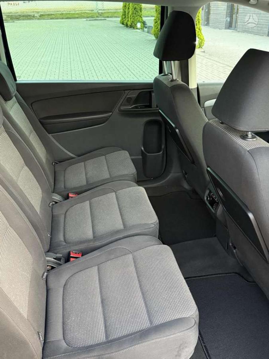 Black Volkswagen Sharan 2011 in Kedainiai, with an engine capacity of 1.97 L and mileage of 295 thousand km for 7950 €, photo 20 on AUTOMOTO.COM.LV