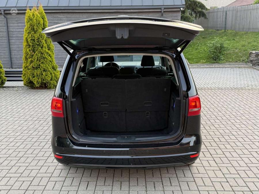 Black Volkswagen Sharan 2011 in Kedainiai, with an engine capacity of 1.97 L and mileage of 295 thousand km for 7950 €, photo 35 on AUTOMOTO.COM.LV