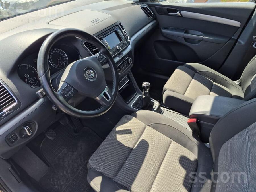 Melns Volkswagen Sharan 2011 Daugavpils, ar dzinēja tilpumu 2.00 L un nobraukumu 0 tūkst. km par 7250 €, foto 11 vietnē AUTOMOTO.COM.LV