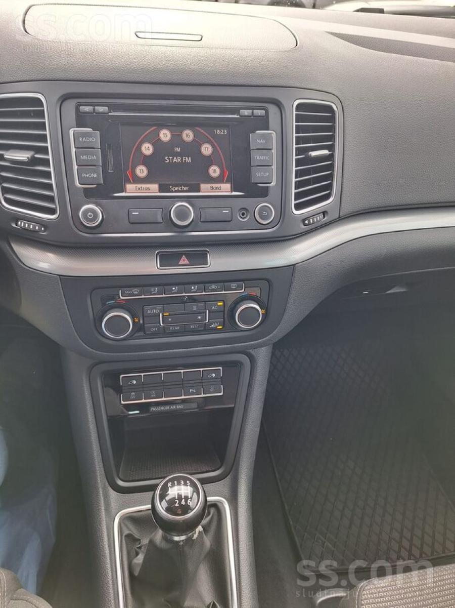 Melns Volkswagen Sharan 2011 Daugavpils, ar dzinēja tilpumu 2.00 L un nobraukumu 0 tūkst. km par 7250 €, foto 17 vietnē AUTOMOTO.COM.LV