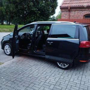 Black Volkswagen Sharan 2011 in Marijampole, with an engine capacity of 1.97 L and mileage of 250 thousand km for 9200 €, photo 4 on AUTOMOTO.COM.LV