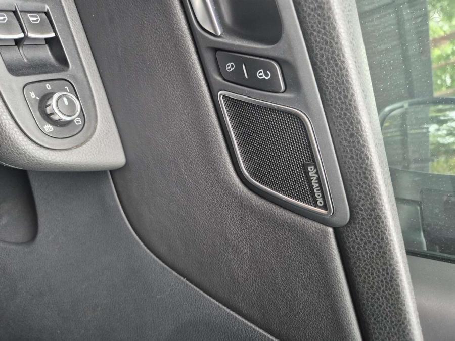 Black Volkswagen Sharan 2011 in Vilnius, with an engine capacity of 1.97 L and mileage of 338 thousand km for 8200 €, photo 1 on AUTOMOTO.COM.LV