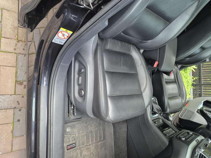 Black Volkswagen Sharan 2011 in Vilnius, with an engine capacity of 1.97 L and mileage of 338 thousand km for 8200 €, photo 3 on AUTOMOTO.COM.LV