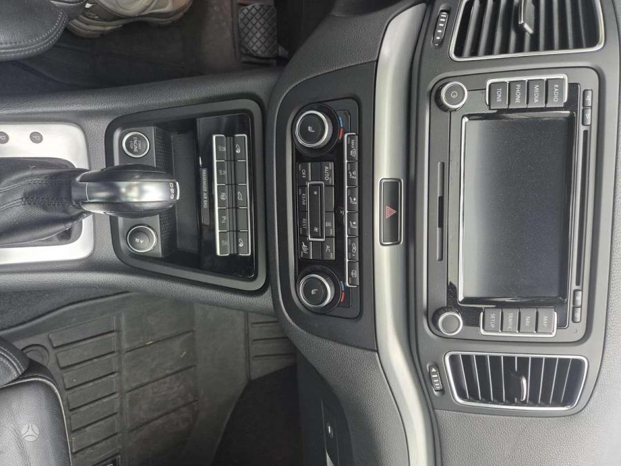 Black Volkswagen Sharan 2011 in Vilnius, with an engine capacity of 1.97 L and mileage of 338 thousand km for 8200 €, photo 5 on AUTOMOTO.COM.LV