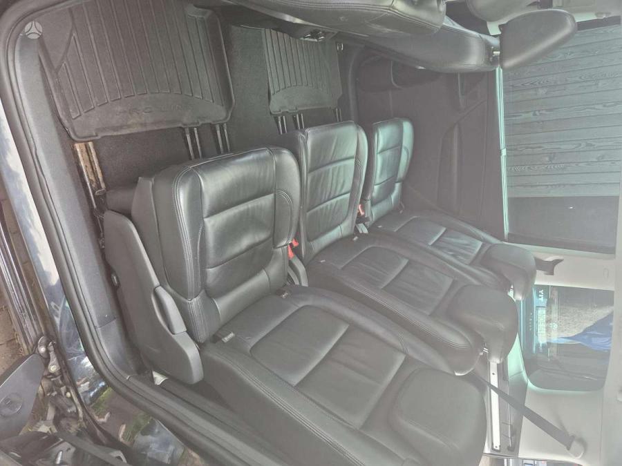 Black Volkswagen Sharan 2011 in Vilnius, with an engine capacity of 1.97 L and mileage of 338 thousand km for 8200 €, photo 6 on AUTOMOTO.COM.LV