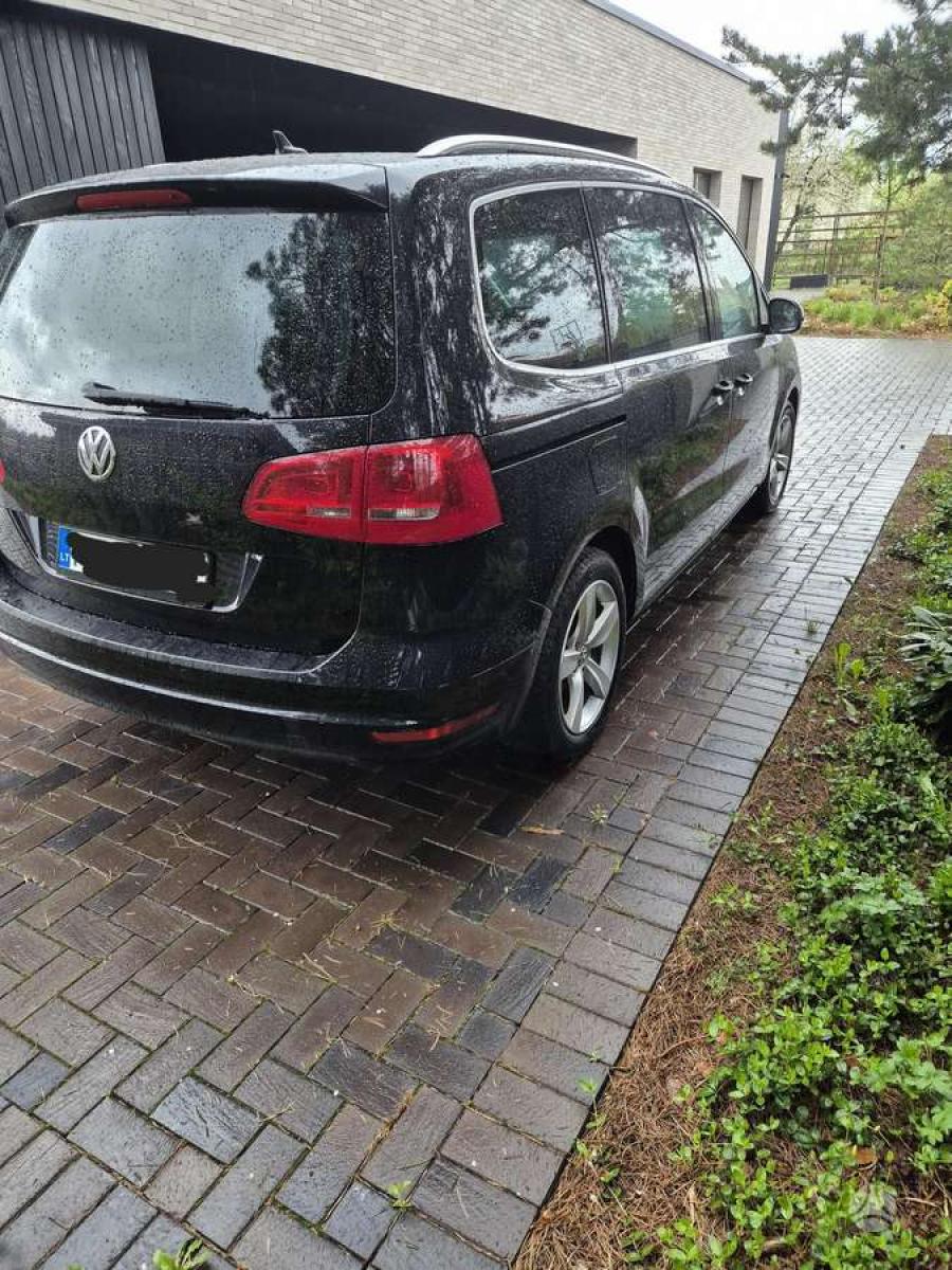 Black Volkswagen Sharan 2011 in Vilnius, with an engine capacity of 1.97 L and mileage of 338 thousand km for 8200 €, photo 8 on AUTOMOTO.COM.LV