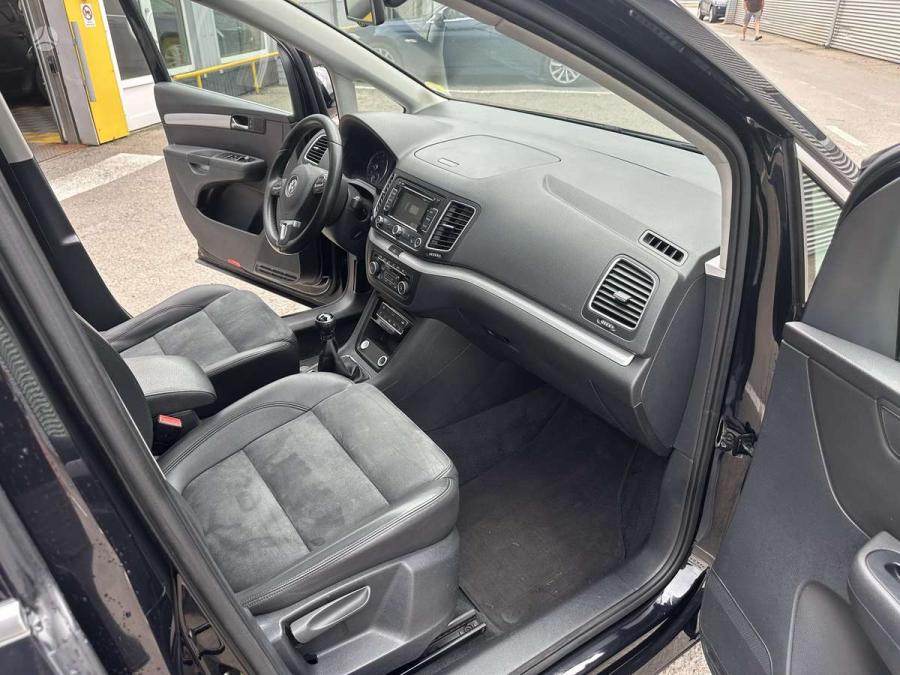 Melns Volkswagen Sharan 2011 Šauļi, ar dzinēja tilpumu 1.97 L un nobraukumu 245 tūkst. km par 7950 €, foto 24 vietnē AUTOMOTO.COM.LV