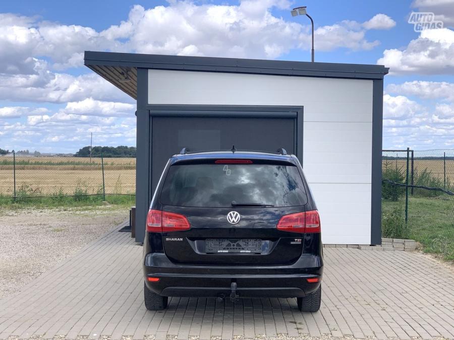 Black Volkswagen Sharan 2011 in Kaunas, with an engine capacity of 1.40 L and mileage of 223 thousand km for 6499 €, photo 8 on AUTOMOTO.COM.LV
