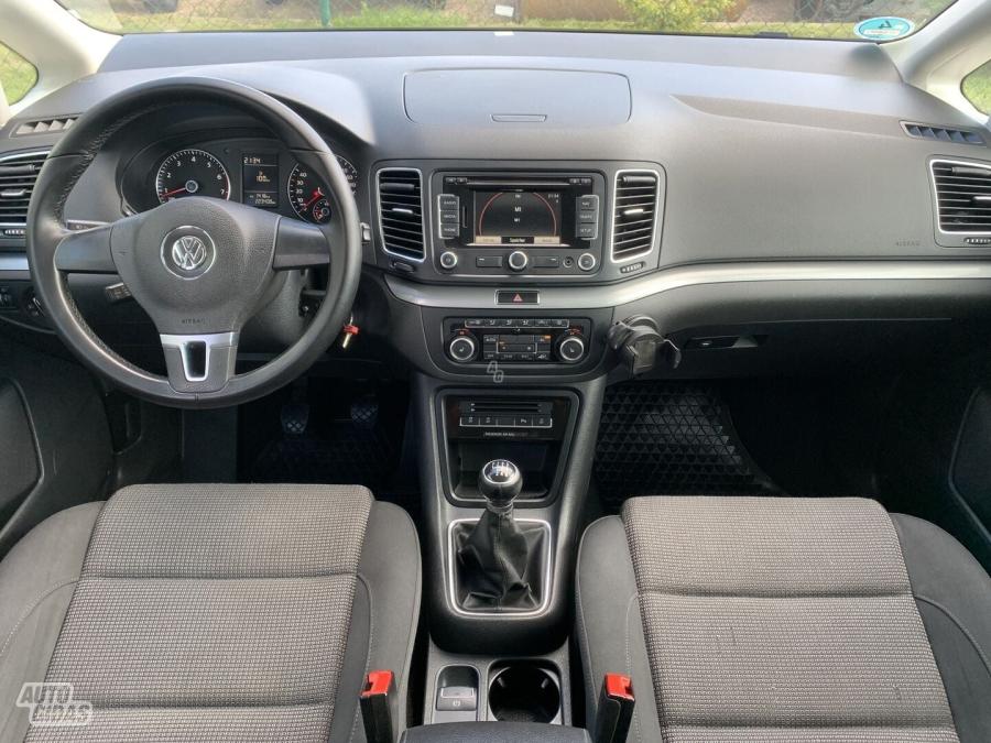 Black Volkswagen Sharan 2011 in Kaunas, with an engine capacity of 1.40 L and mileage of 223 thousand km for 6499 €, photo 12 on AUTOMOTO.COM.LV