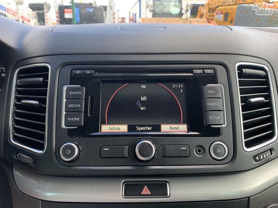 Black Volkswagen Sharan 2011 in Kaunas, with an engine capacity of 1.40 L and mileage of 223 thousand km for 6499 €, photo 24 on AUTOMOTO.COM.LV