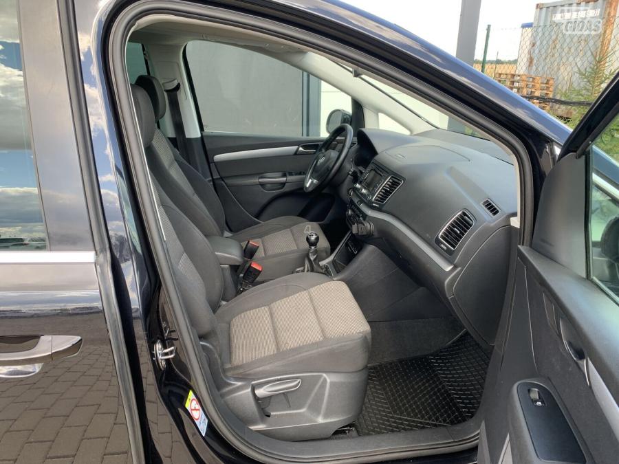 Black Volkswagen Sharan 2011 in Kaunas, with an engine capacity of 1.40 L and mileage of 223 thousand km for 6499 €, photo 31 on AUTOMOTO.COM.LV