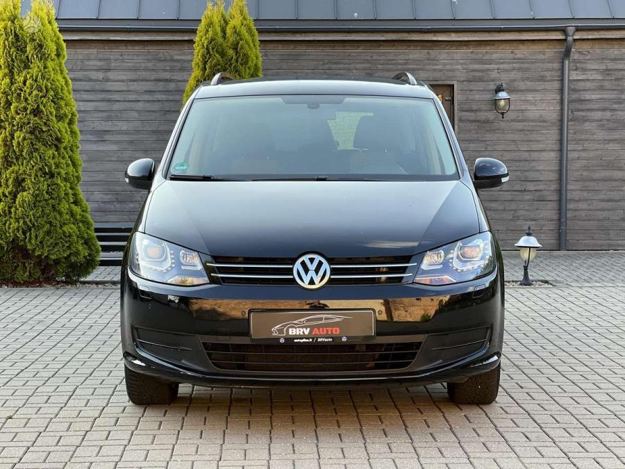Black Volkswagen Sharan 2011 in Kedainiai, with an engine capacity of 1.97 L and mileage of 274 thousand km for 7950 €, photo 5 on AUTOMOTO.COM.LV