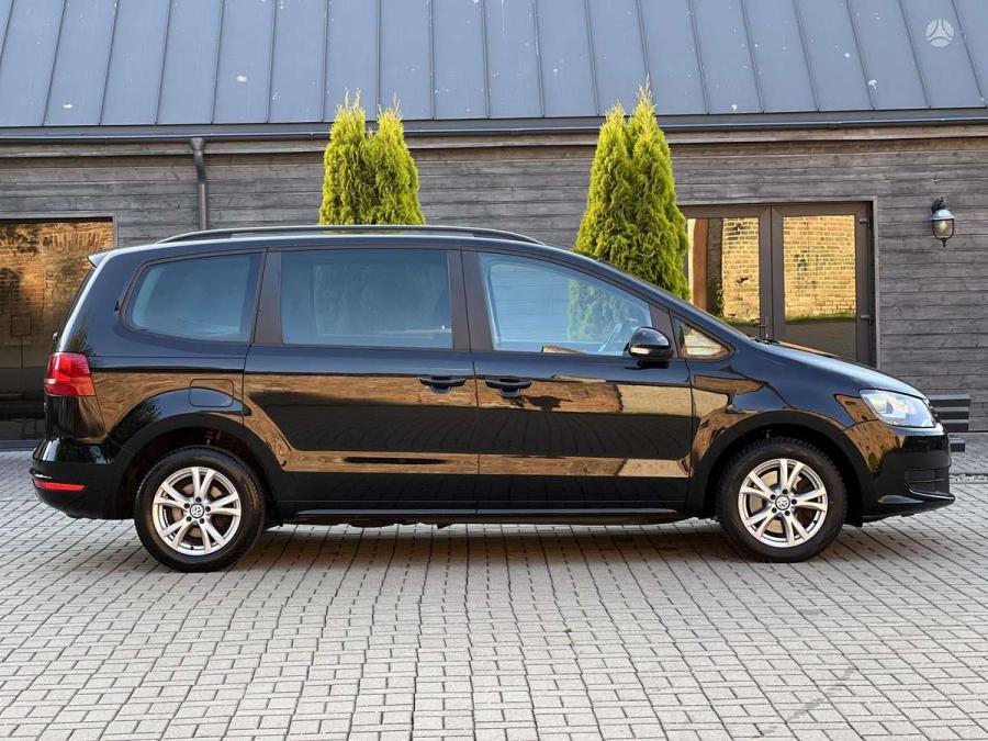 Black Volkswagen Sharan 2011 in Kedainiai, with an engine capacity of 1.97 L and mileage of 274 thousand km for 7950 €, photo 8 on AUTOMOTO.COM.LV