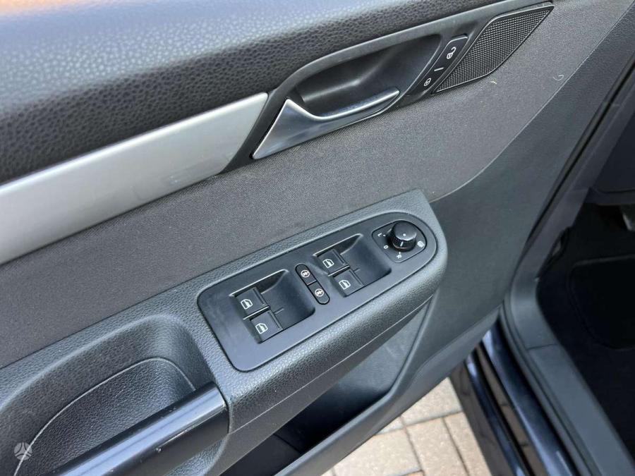 Black Volkswagen Sharan 2011 in Kedainiai, with an engine capacity of 1.97 L and mileage of 274 thousand km for 7950 €, photo 28 on AUTOMOTO.COM.LV