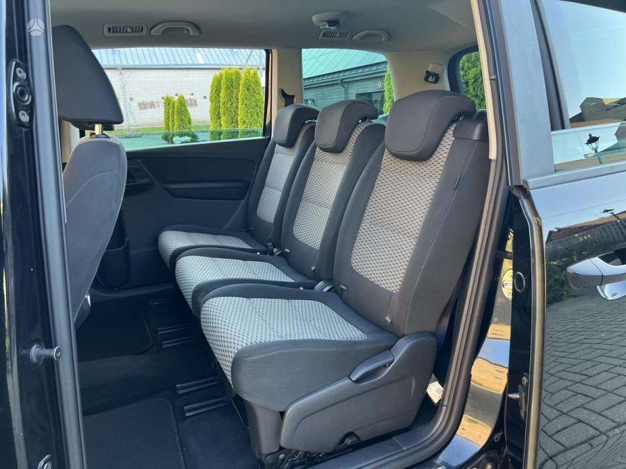Black Volkswagen Sharan 2011 in Kedainiai, with an engine capacity of 1.97 L and mileage of 274 thousand km for 7950 €, photo 30 on AUTOMOTO.COM.LV