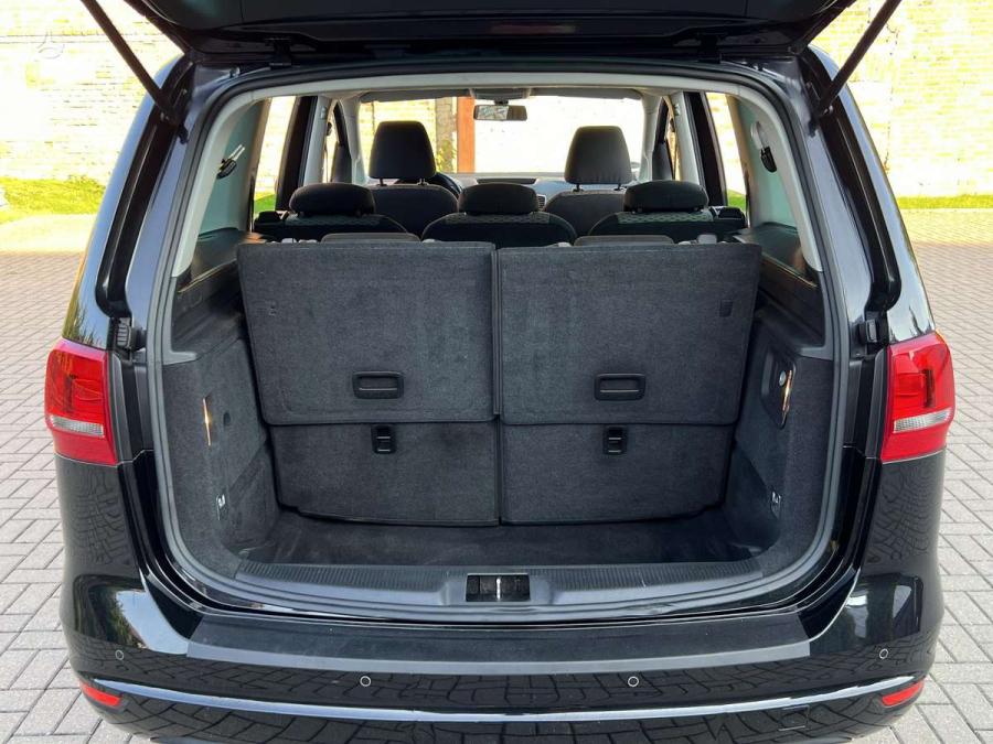 Black Volkswagen Sharan 2011 in Kedainiai, with an engine capacity of 1.97 L and mileage of 274 thousand km for 7950 €, photo 31 on AUTOMOTO.COM.LV