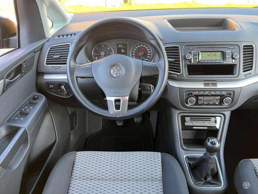 Black Volkswagen Sharan 2011 in Kedainiai, with an engine capacity of 1.97 L and mileage of 274 thousand km for 7950 €, photo 39 on AUTOMOTO.COM.LV