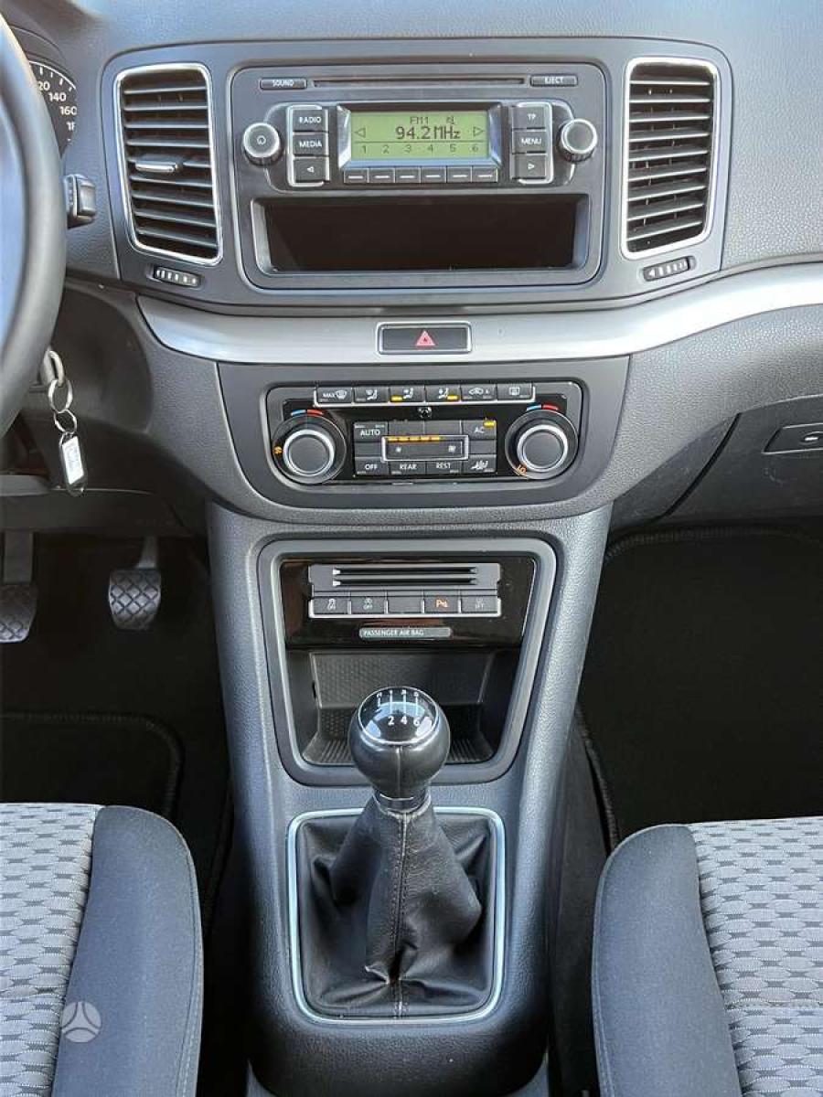 Black Volkswagen Sharan 2011 in Kedainiai, with an engine capacity of 1.97 L and mileage of 274 thousand km for 7950 €, photo 40 on AUTOMOTO.COM.LV