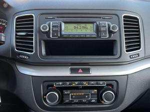 Black Volkswagen Sharan 2011 in Kedainiai, with an engine capacity of 1.97 L and mileage of 274 thousand km for 7950 €, photo 42 on AUTOMOTO.COM.LV
