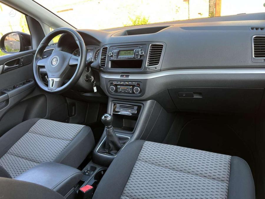 Black Volkswagen Sharan 2011 in Kedainiai, with an engine capacity of 1.97 L and mileage of 274 thousand km for 7950 €, photo 45 on AUTOMOTO.COM.LV