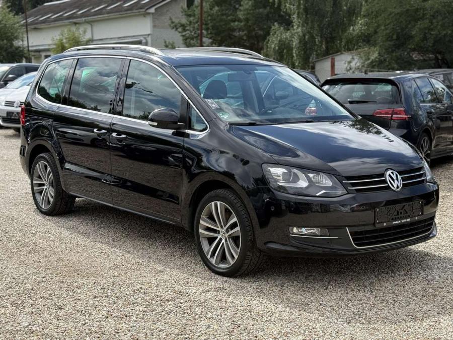 Black Volkswagen Sharan 2011 in Ukmerge, with an engine capacity of 1.97 L and mileage of 250 thousand km for 7850 €, photo 3 on AUTOMOTO.COM.LV