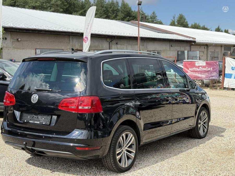 Black Volkswagen Sharan 2011 in Ukmerge, with an engine capacity of 1.97 L and mileage of 250 thousand km for 7850 €, photo 4 on AUTOMOTO.COM.LV