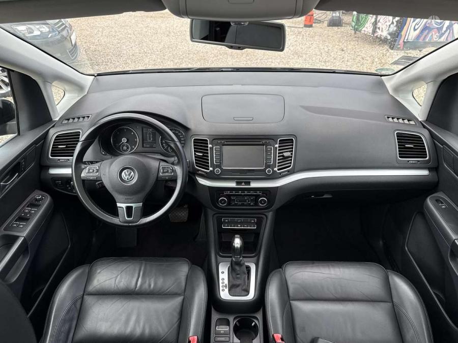 Black Volkswagen Sharan 2011 in Ukmerge, with an engine capacity of 1.97 L and mileage of 250 thousand km for 7850 €, photo 9 on AUTOMOTO.COM.LV