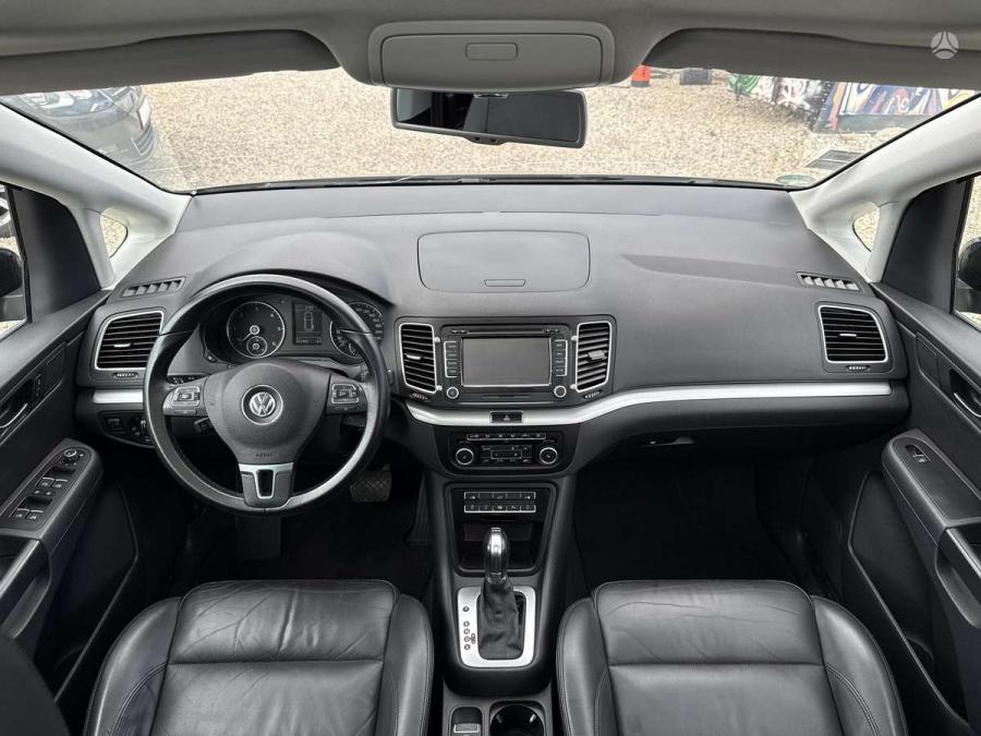 Black Volkswagen Sharan 2011 in Ukmerge, with an engine capacity of 1.97 L and mileage of 250 thousand km for 7850 €, photo 12 on AUTOMOTO.COM.LV