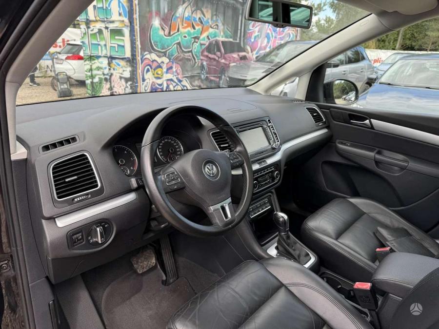 Black Volkswagen Sharan 2011 in Ukmerge, with an engine capacity of 1.97 L and mileage of 250 thousand km for 7850 €, photo 15 on AUTOMOTO.COM.LV